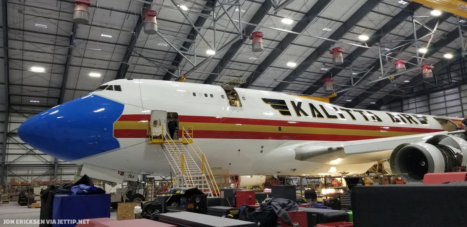 Kalitta 747 dons mask to highlight fight against COVID-19