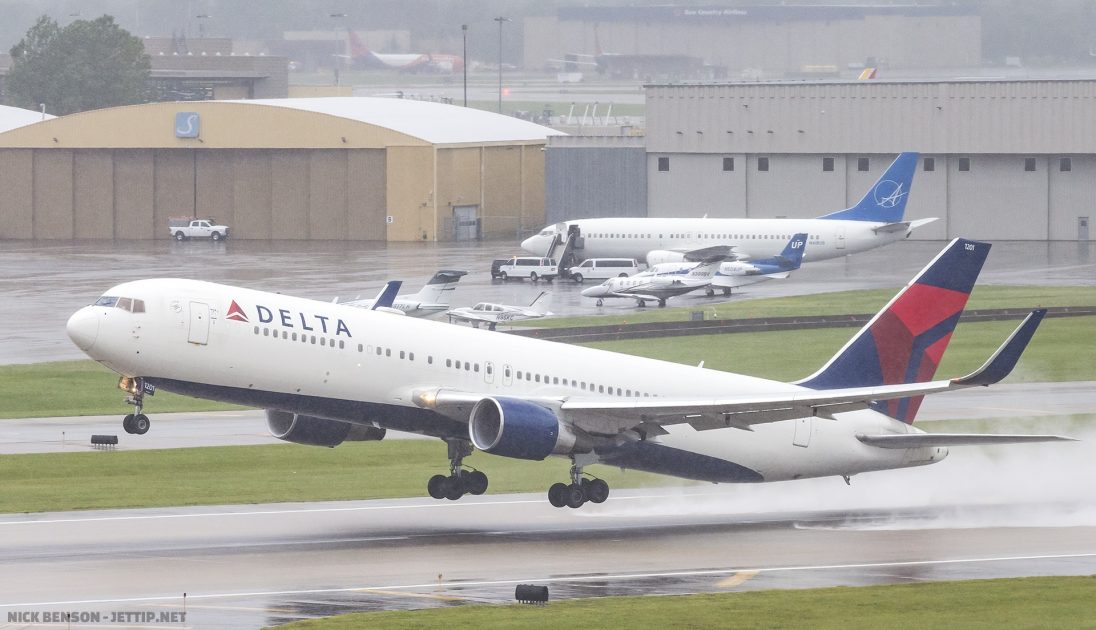 Photos: a Rainy Morning at MSP